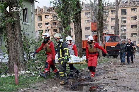 Вибухи в Києві Росія атакувала Київ ракетами і Шахедами повітряна тривога війна в Україні
