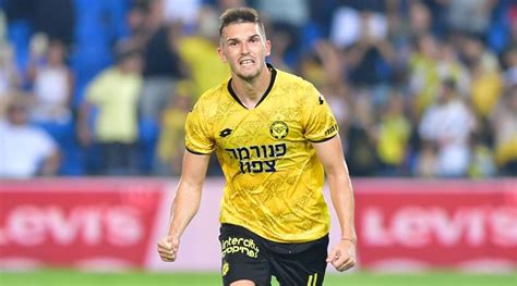 שלושער לזלאטנוביץ 14 נהדר לנתניה על ביתר