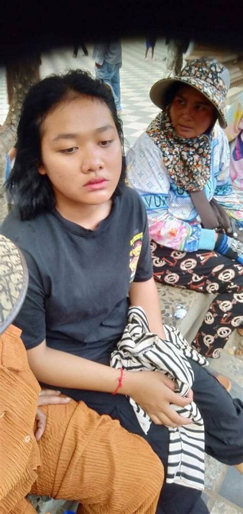 ពលរដ្ឋដែលរង់អំពើហិង្សានៅប៉ោយប៉ែតស្នើឱ្យស្ថាប័នគយបើកច្រកទ្វារអូសរទេះឡើងវិញ Newsroom Cambodia