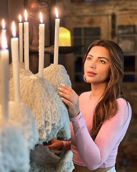 शमा सिकंदर ने लेटेस्ट स्टनिंग लुक से सोशल मीडिया का बढ़ाया पारा हॉट