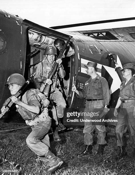 Us Army Piasecki H 21 Shawnee Photos And Premium High Res Pictures