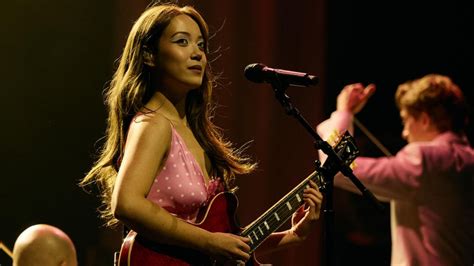 A Nova Voz Do Jazz Conheça A Biografia De Laufey De Orquestra A