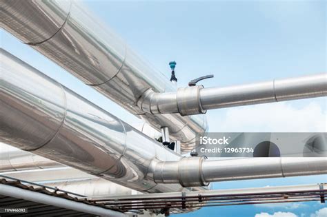 에어 칠러 파이프 라인 및 백화점의 Hvac 시스템 에어컨 냉각기 파이프 및 출구 냉각 시스템의 오버 헤드 건물 구조 산업