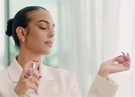 رونالڈو کی پارٹنر جارجینا روڈریگز سعودی پرفیوم لاورن‘ کی نئی خوشبو کے ساتھ Urdu News اردو نیوز