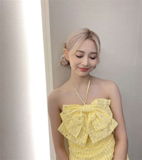 ツウィのグラビア画像58枚【可愛すぎてやばいです！】 水着画像のまとめサイト「mizugazo（ミズガゾ）」