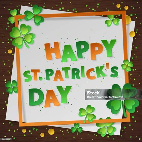 녹색 네 잎 클로버 먼지 색종이 금화 종이 주황색 프레임 및 흰색 스티커에 해피 성 패트릭의 날을 레터링한 카드 나무 배경에 벡터 그림입니다 4가지 개체에 대한 스톡 벡터