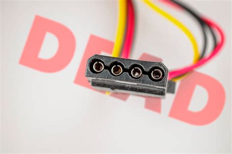 After 60 Years The 4 Pin Molex Connector Is Finally Almost Dead