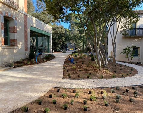 cheminements doux et jardins de garrigue apis florae architecte