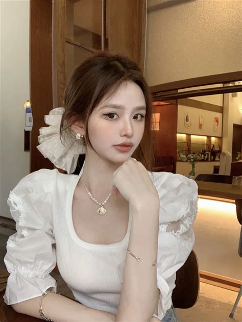 레이스 스티치 U 칼라 반팔 티셔츠 여성 봄 신제품 프랑스 스타일 퓨어 욕망 윈드 퍼프 슬리브 슬리밍 허리 포옹 쇼트 탑 Aliexpress