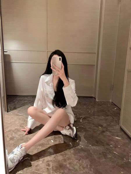 Футболка Miu Miu размер 42 цвет холодный белый Полиэфирное волокно купить по выгодной цене