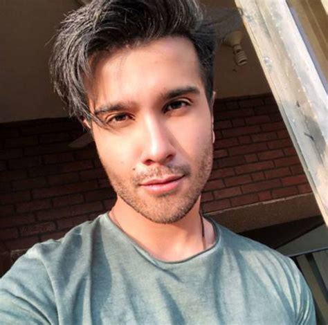 Feroze Khan Deletes All His Instagram Posts Reviewit Pk