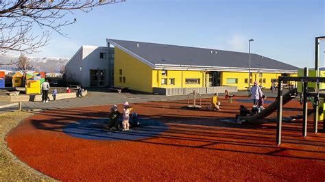 For­eldrar Sex­tíu Barna Vilji Leikskóla­stjórann Burt Vísir