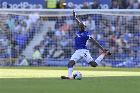 Report Delph Last Out Of Everton Dressing Room After Defeat Richarlison First Out