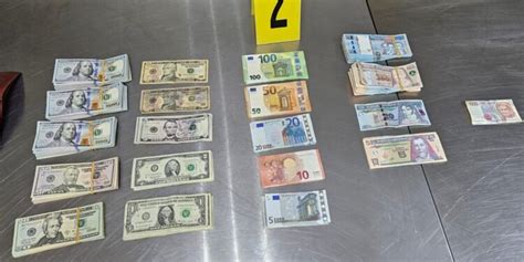 Supuesto Sacerdote Intent Viajar Con Fuerte Suma De Dinero Sin Declarar Agencia Guatemalteca