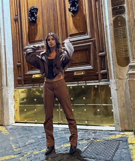 Elisabetta Canalis a Roma il backstage dello shooting è bollente