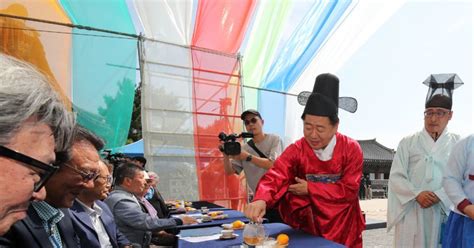 어르신께 따뜻한 차 한 잔 올립니다