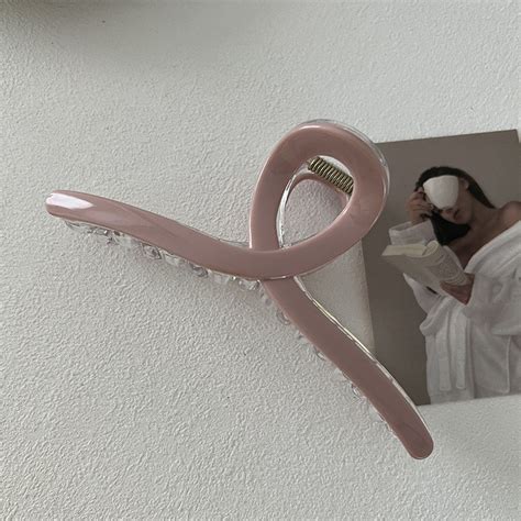 Badu Bg 2022 г Кремав цвят Кръст Рак Шнола за коса Текстура Елегантни женски нокти за коса Лято