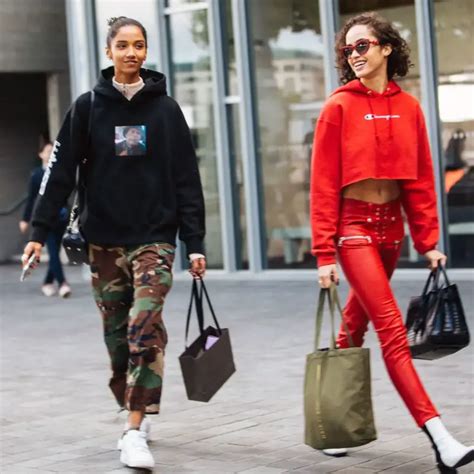 10 Stylish Ways To Wear Cropped Hoodies Shunvogue