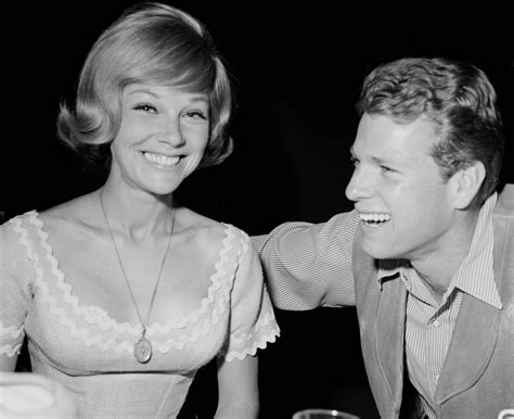Sad Facts About Joanna Moore The Star Who Lost It All