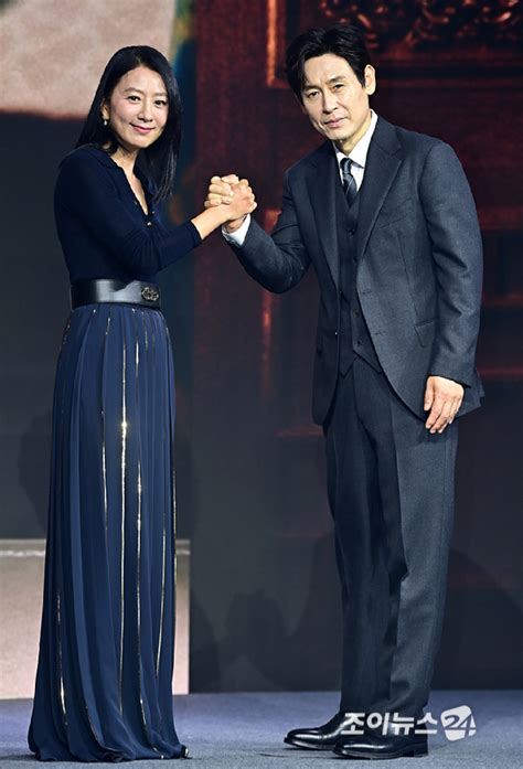 [포토]돌풍으로 손잡은 김희애 설경구