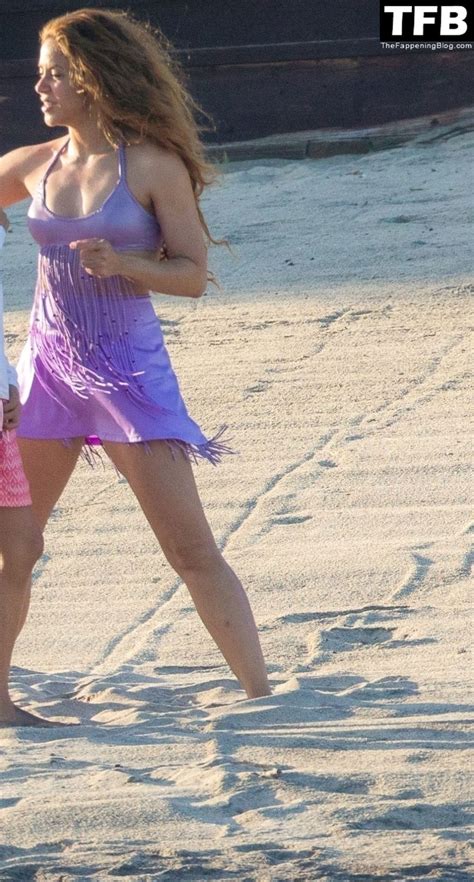 Shakira Has Some Fun On The Beach In Cabo San Lucas Photos Onlyfans Leaked Nudes