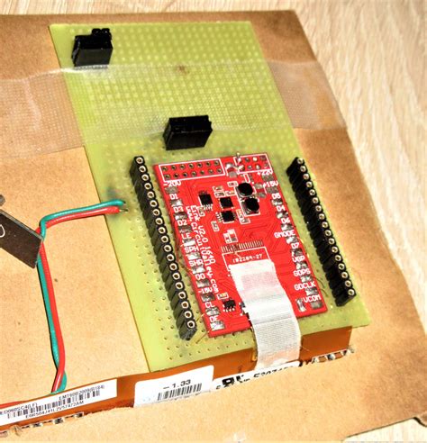 Embedded Engineering E Ink Table Clock And Indoor Outdoor Temperatur Monitor With PIC MX