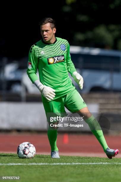 Torwart Daniel Davari Photos And Premium High Res Pictures Getty Images