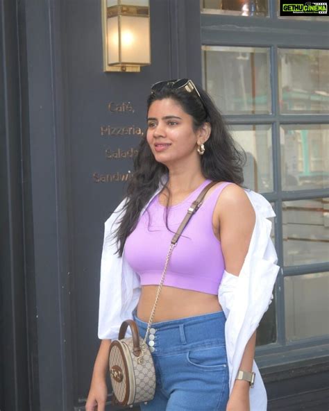 Actress Soundariya Nanjundan Hd Photos And Wallpapers October 2022
