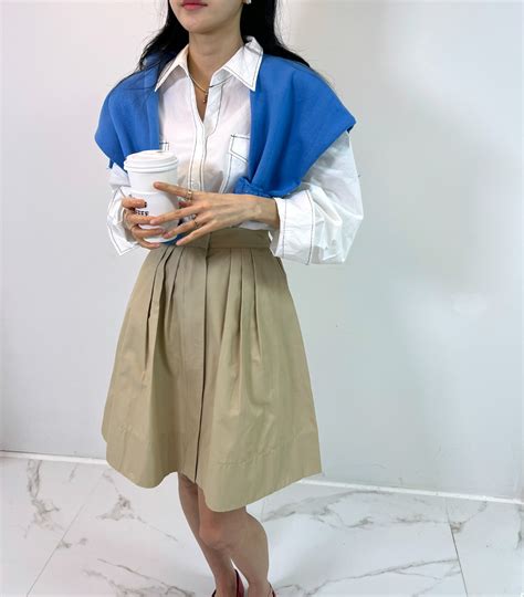 끌랑 핀턱 A라인 플레어 미디 스커트