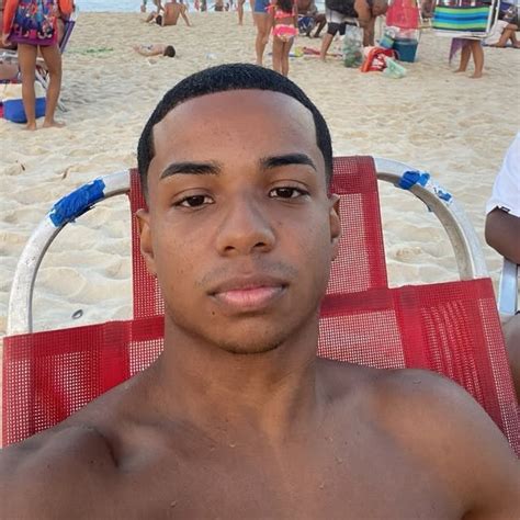 ʟᴜᴄᴀs ʀᴇɪs Lucasreis03 • Threads Say More