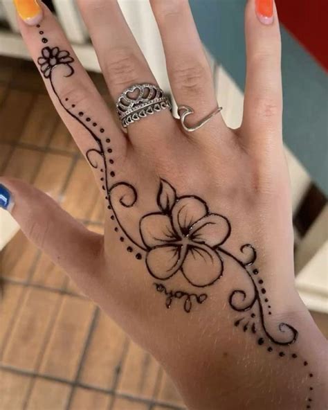 Inspirasi Gambar Henna Simple Yang Elegan Dan Menawan Media