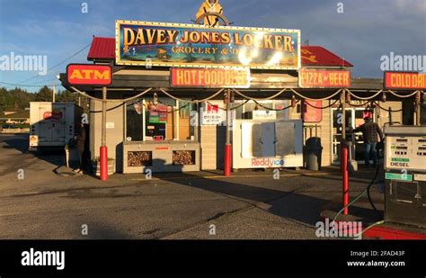 Vintage Locker Stock Videos And Footage Hd And 4k Video Clips Alamy