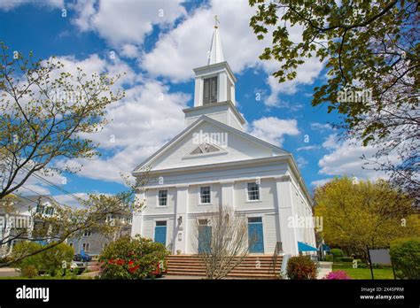 First Congregational Church At 1 Church Street In Historic Town Center