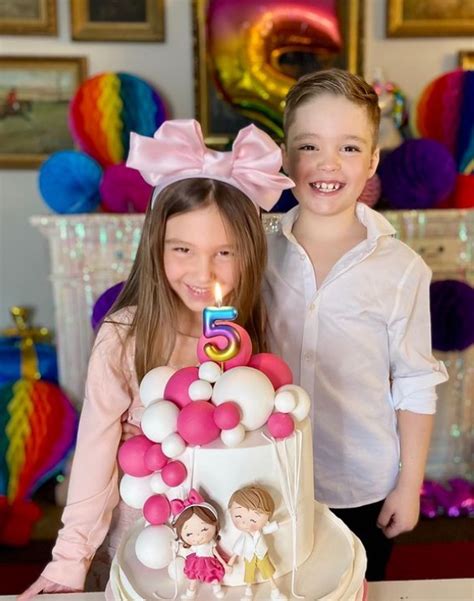 Порасналите деца на Теди Велинова и д р Енчев очароваха всички с красотата си СНИМКИ За Жената