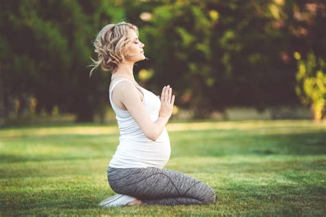 Фитнес для беременных упражнения для дома и зала в разные триместры