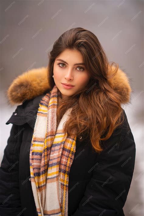 Premium Photo Portrait Of Beautiful Young Brunette Girl In Winter
