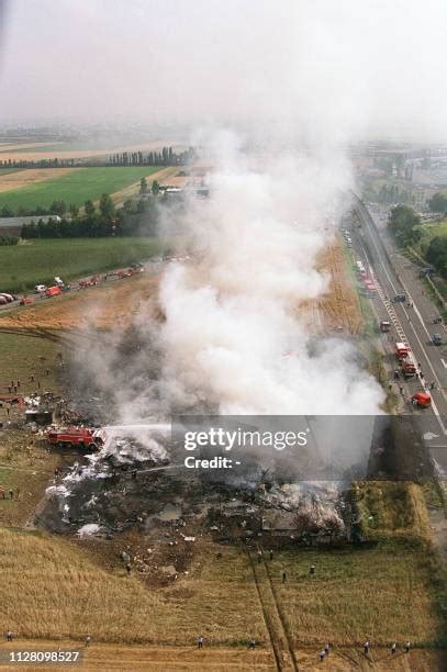 The Concorde Crash Of 2000 Photos And Premium High Res Pictures Getty Images