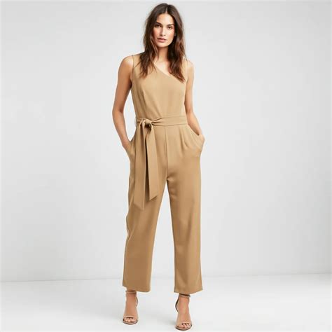 17 Neutral Outfit Ideas That Are Chic And Effortless