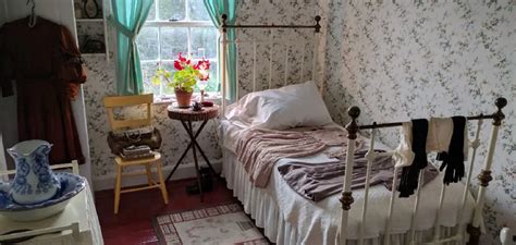 How To Balance An Off Center Window In Bedroom In 5 Steps