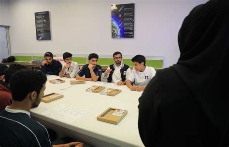 ورشة عصف ذهني لمطار الشارقة في شهر الإمارات للابتكار حول تقنية القبعات