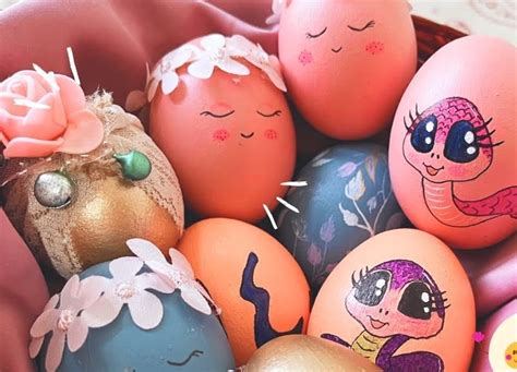 آموزش نقاشی و کالیگرافی روی تخم مرغ های هفت سین