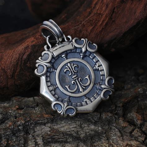 Twilight Voyagers Compass Silver Pendant Jeesue