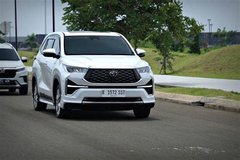 Toyota Zenix 7 Seater Hybrid Mpv To Arrive In Ph On June 22