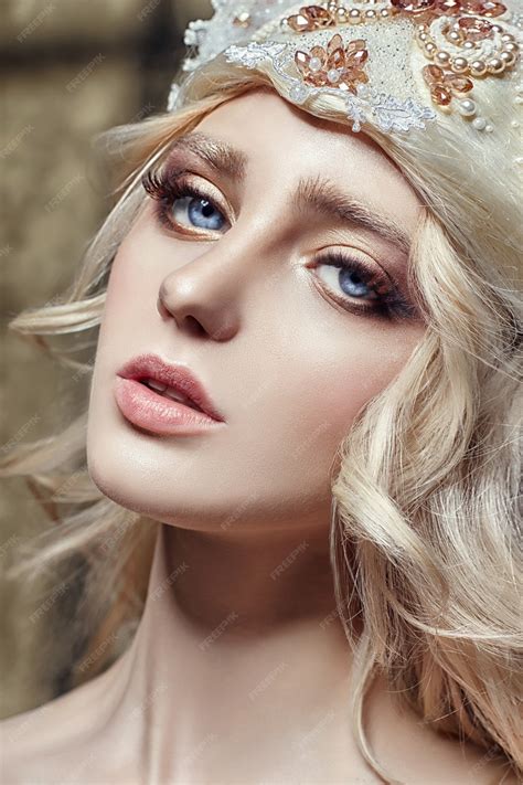 Premium Photo Art Fashion Blonde Girl With Long Eyelashes And Clear