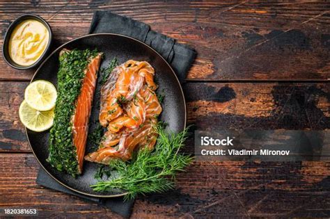 경화 된 연어 필레와 딜 소금 및 패퍼 Gravlax 나무 배경입니다 평면도 복사 공간 0명에 대한 스톡 사진 및 기타 이미지 Istock