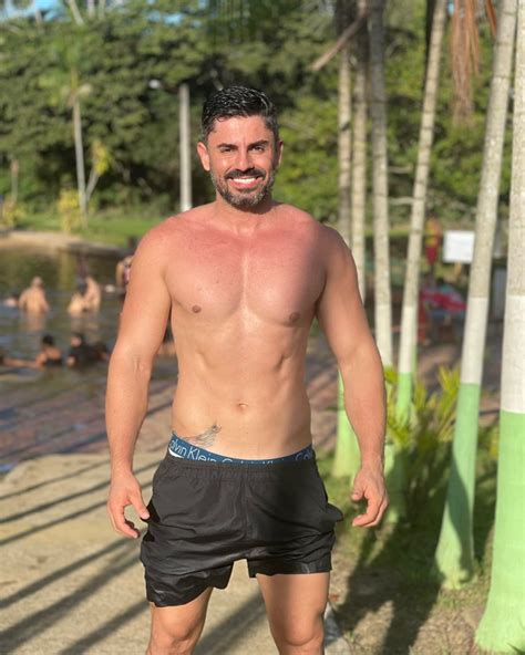 Alexandre Thomazini Carnaval 2023 🎉 🥳 Instagram