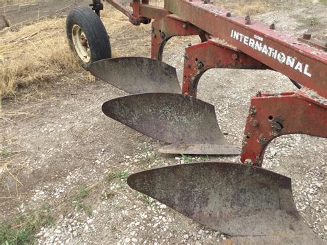 International 700 Moldboard Plow Bigiron Auctions