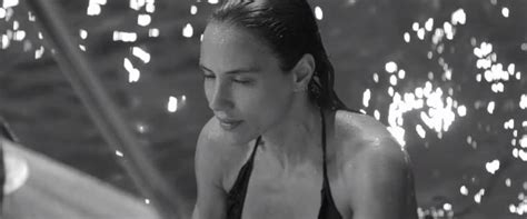 Macarena De Damso A Enfin Son Clip