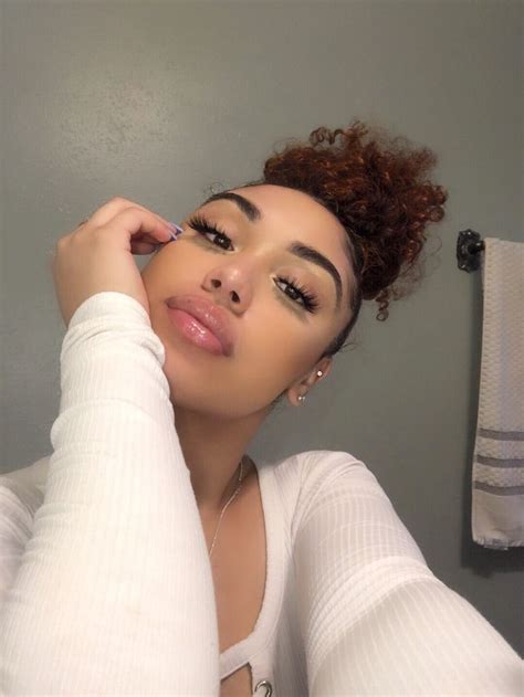 Pin By 🍀 On Pretty Gals ♡ Light Skin Girls Girl Hairstyles Black