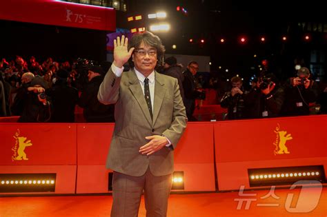 [뉴스1 Pick] 베를린서 호평 쏟아진 봉준호 Sf 미키 17